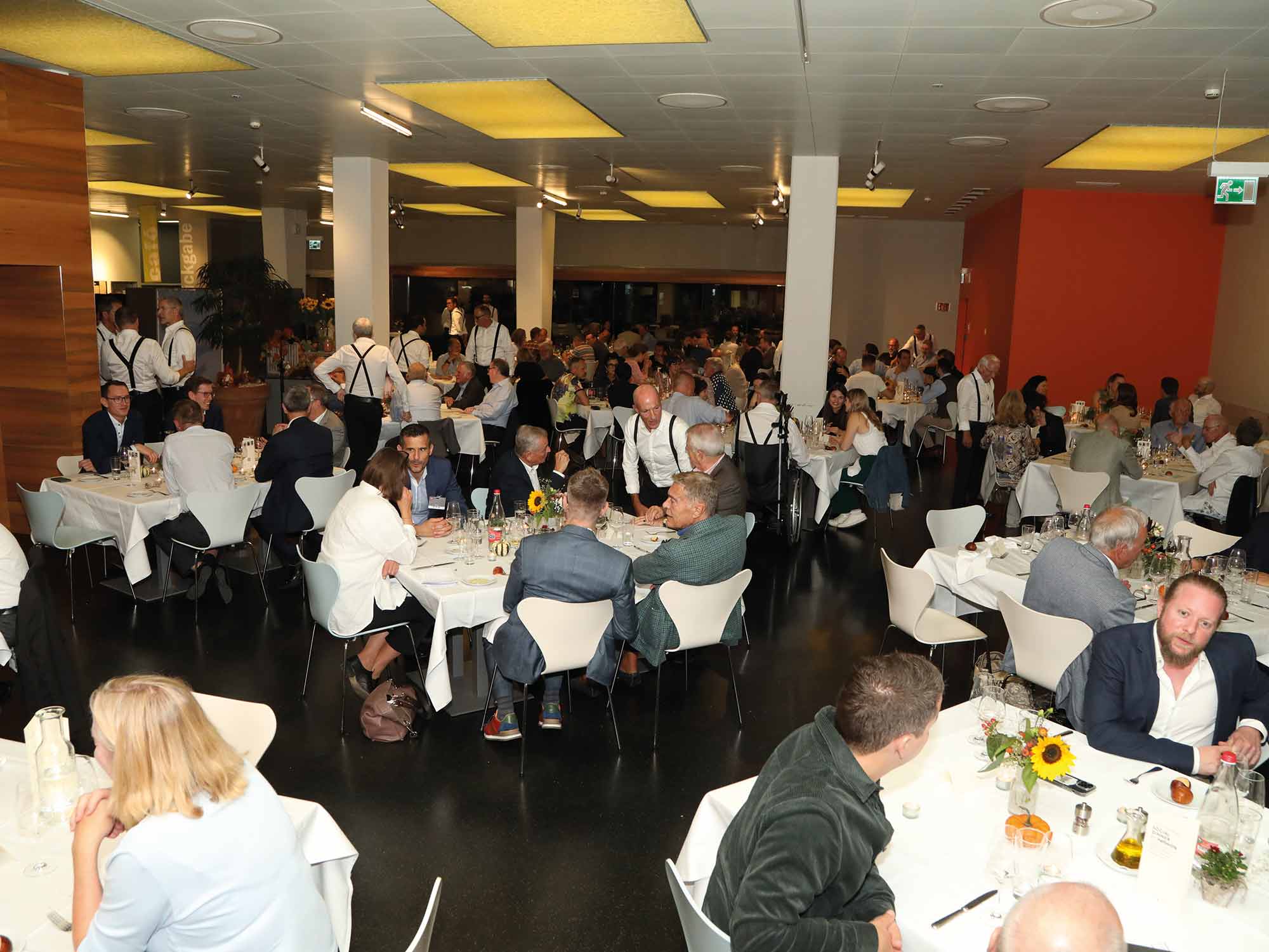 Ein Dinner trägt networks Werte in die Gesell­schaft hinaus - network